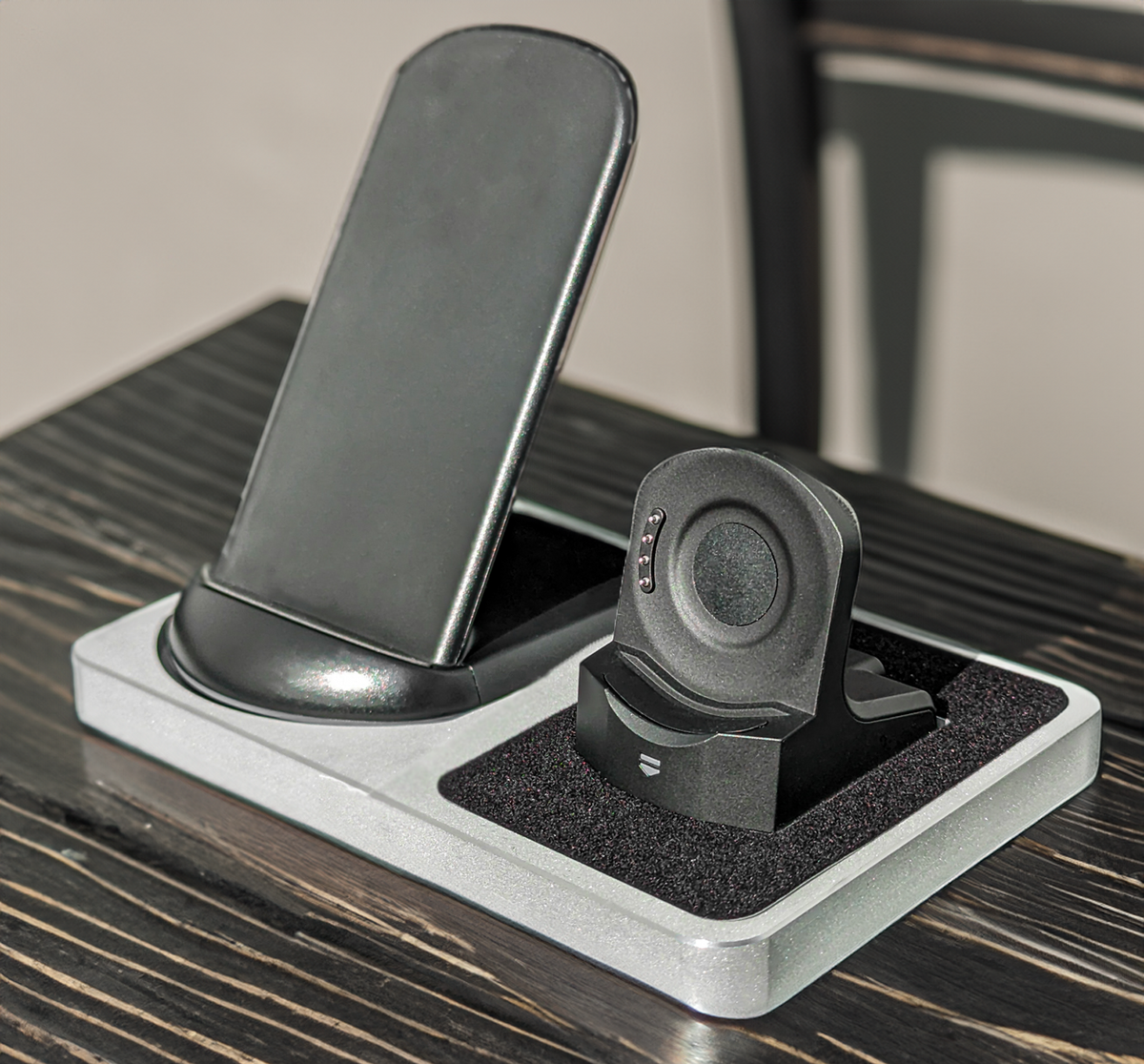 TAG Heuer Gen E4 Smartwatch Charging Stand (Phone Combo)