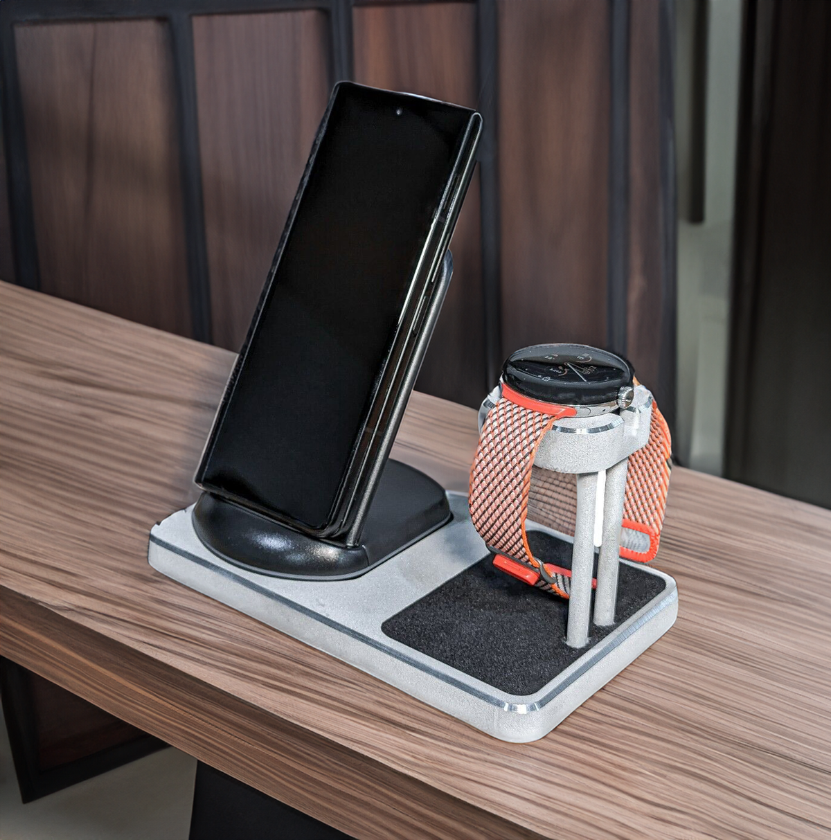 TAG Heuer Gen E4 Smartwatch Charging Stand (Phone Combo)